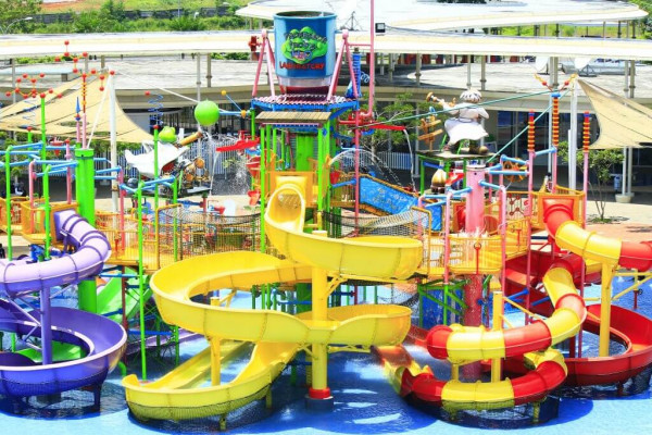 Go Wet Waterpark: Lokasi, Rute, Tiket dan Fasilitas Terbaik